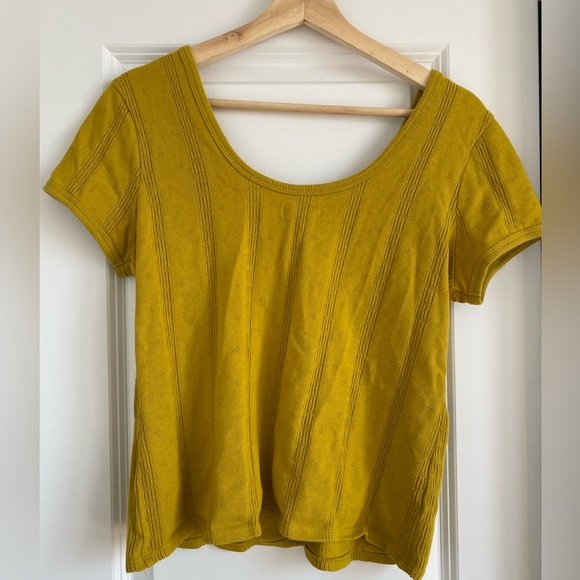 Madewell | Tops | Yellow Green Top With A Unique Subtle Knit Pattern ...